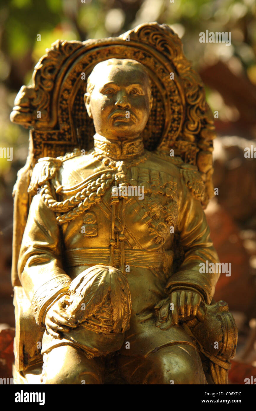 Gold statue of the king Rama V in Thailand Stock Photo - Alamy