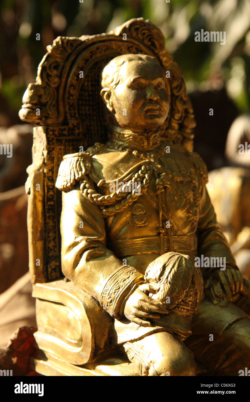 Statue of king rama v king chulalongkorn hi-res stock photography and ...
