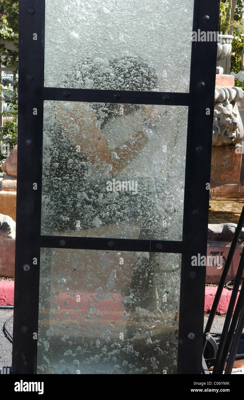 David Merlini, Hungary's escape artists, breaks the World Record for ...