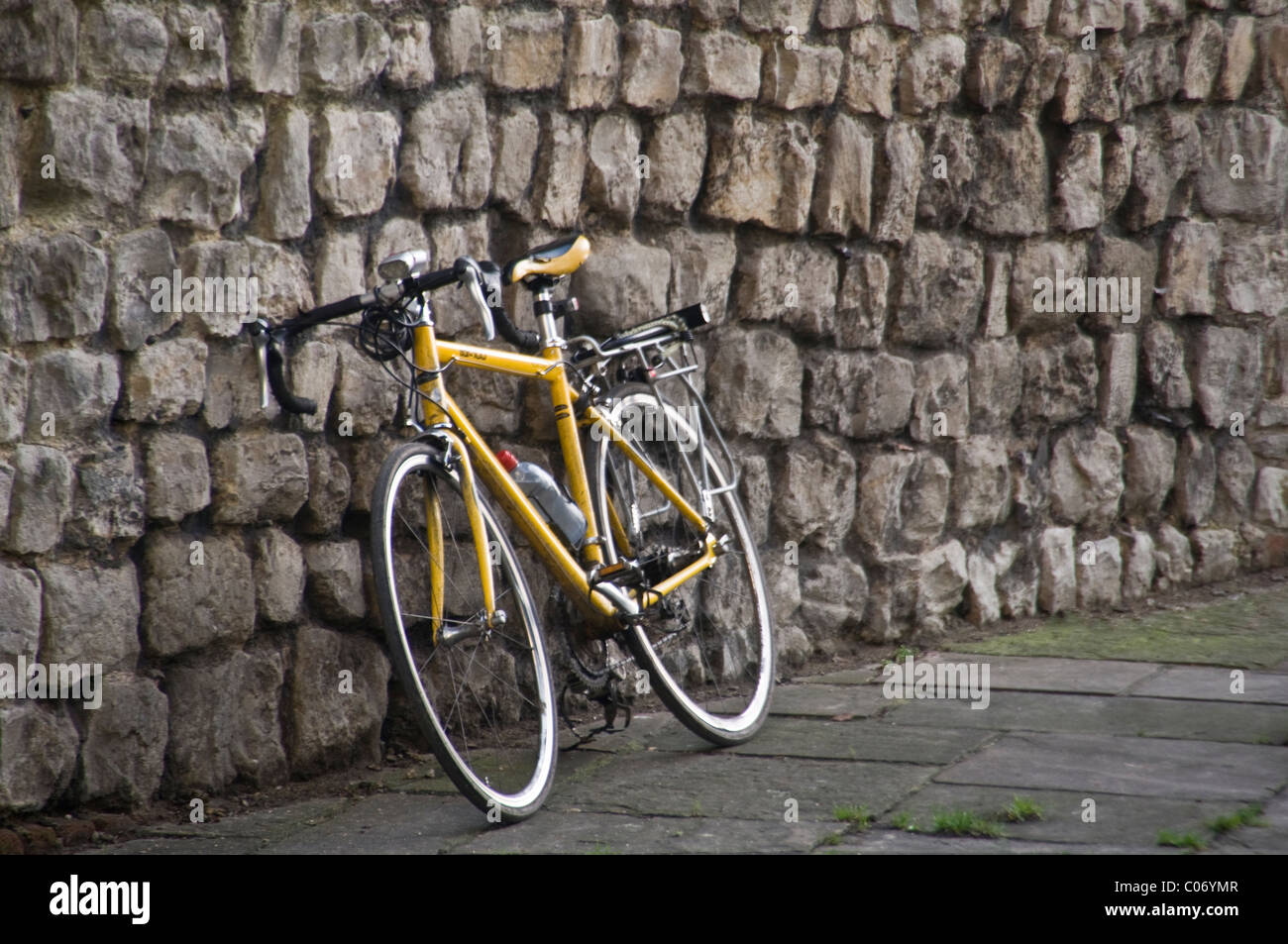 Bicycle leaning against a wall Stock Photo - Alamy