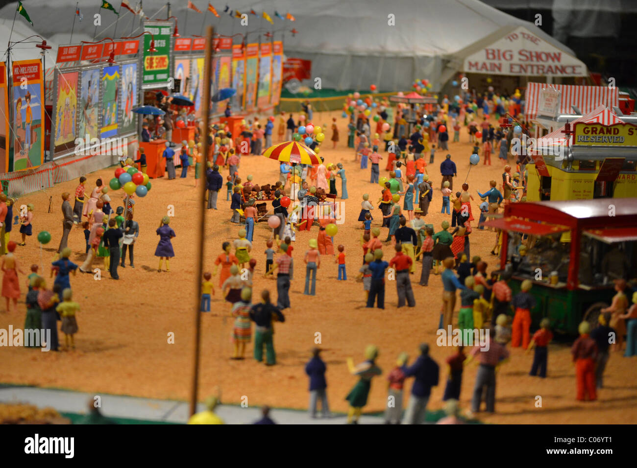 Howard bros circus model hi-res stock photography and images - Alamy
