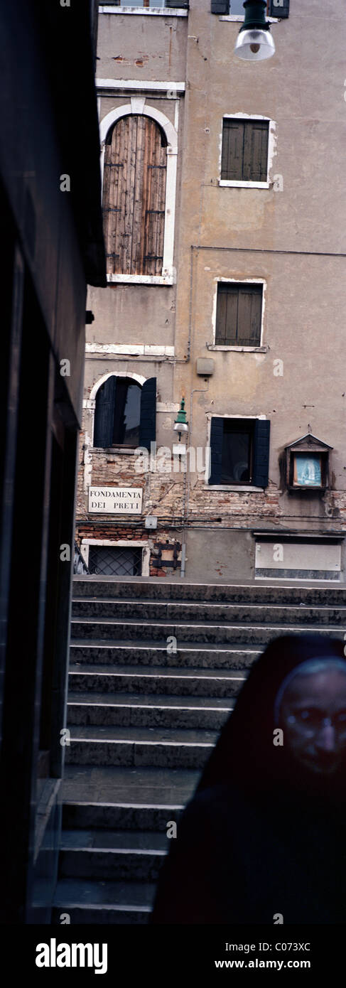 Back streets venice hi-res stock photography and images - Alamy