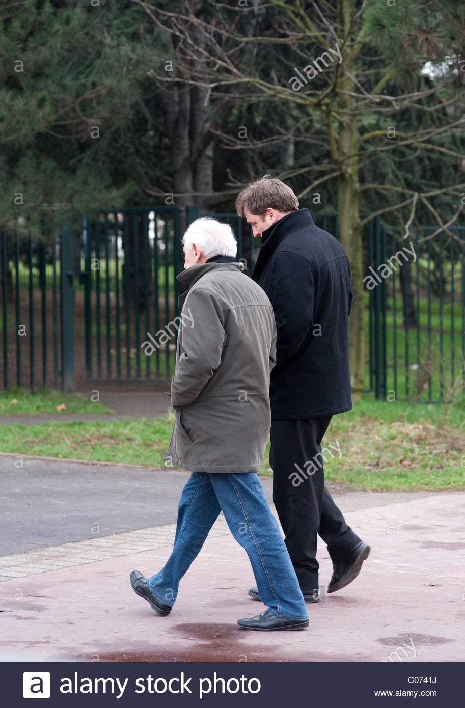 People Talking Street Walking European Stock Photos & People Talking ...