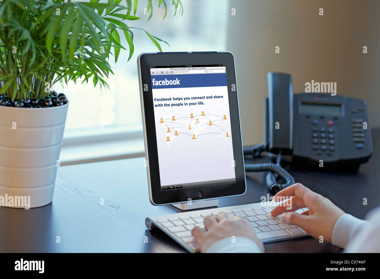 Facebook office logo hi-res stock photography and images - Alamy