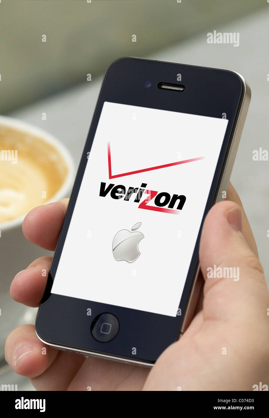 Man holding iphone 4 hi-res stock photography and images - Alamy