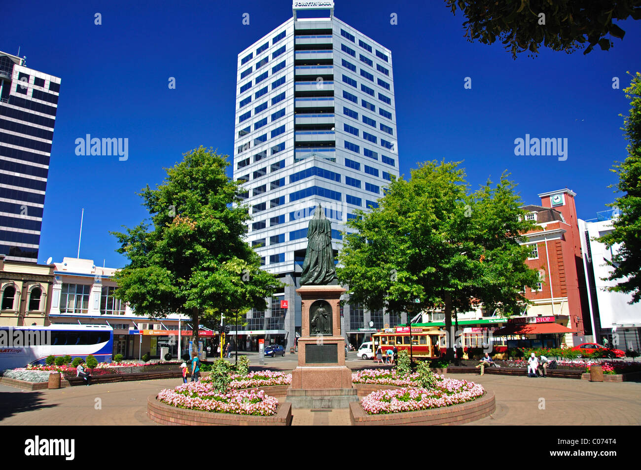 New zealand and queen victoria statue hi-res stock photography and ...