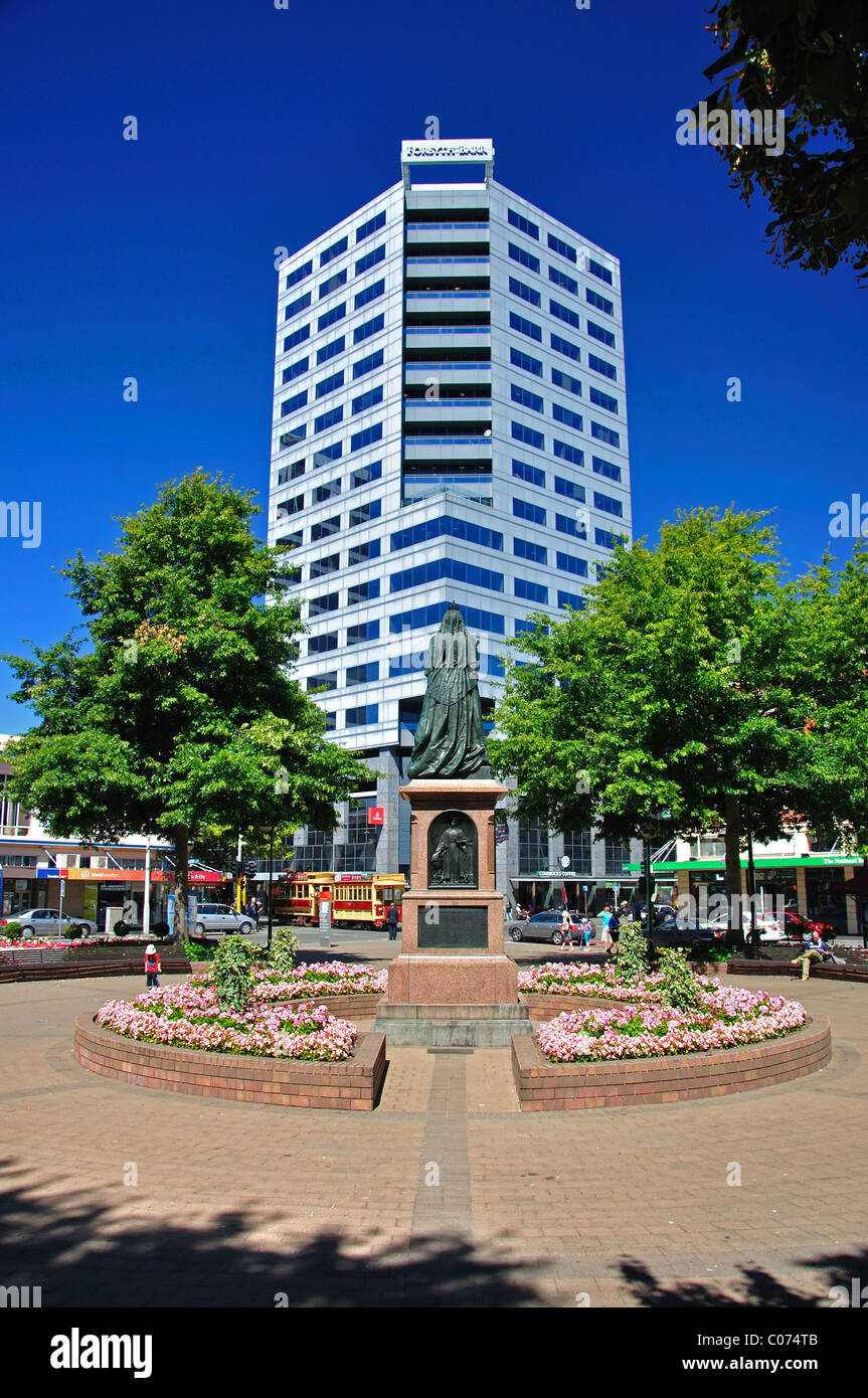 Forsyth Barr Building and Queen Victoria Statue, Victoria Square ...