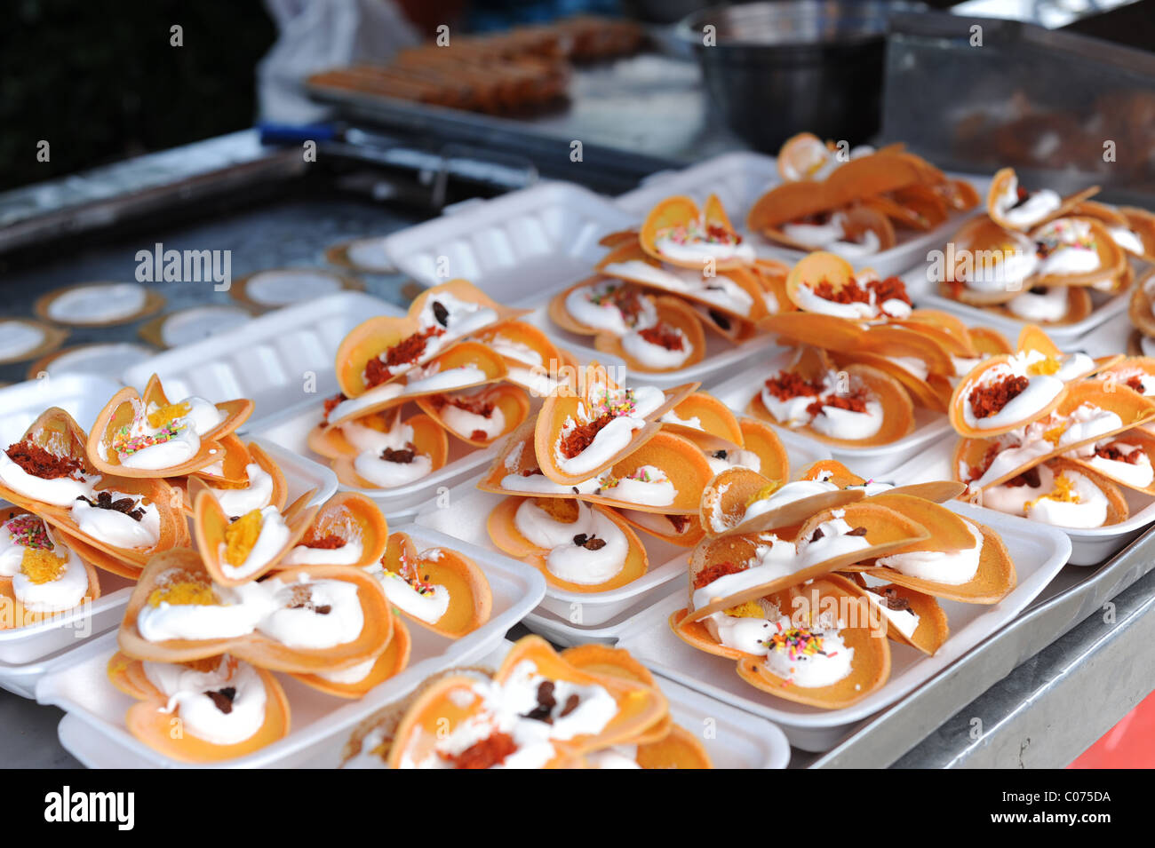 Thailand street food thai pancake hi-res stock photography and images ...