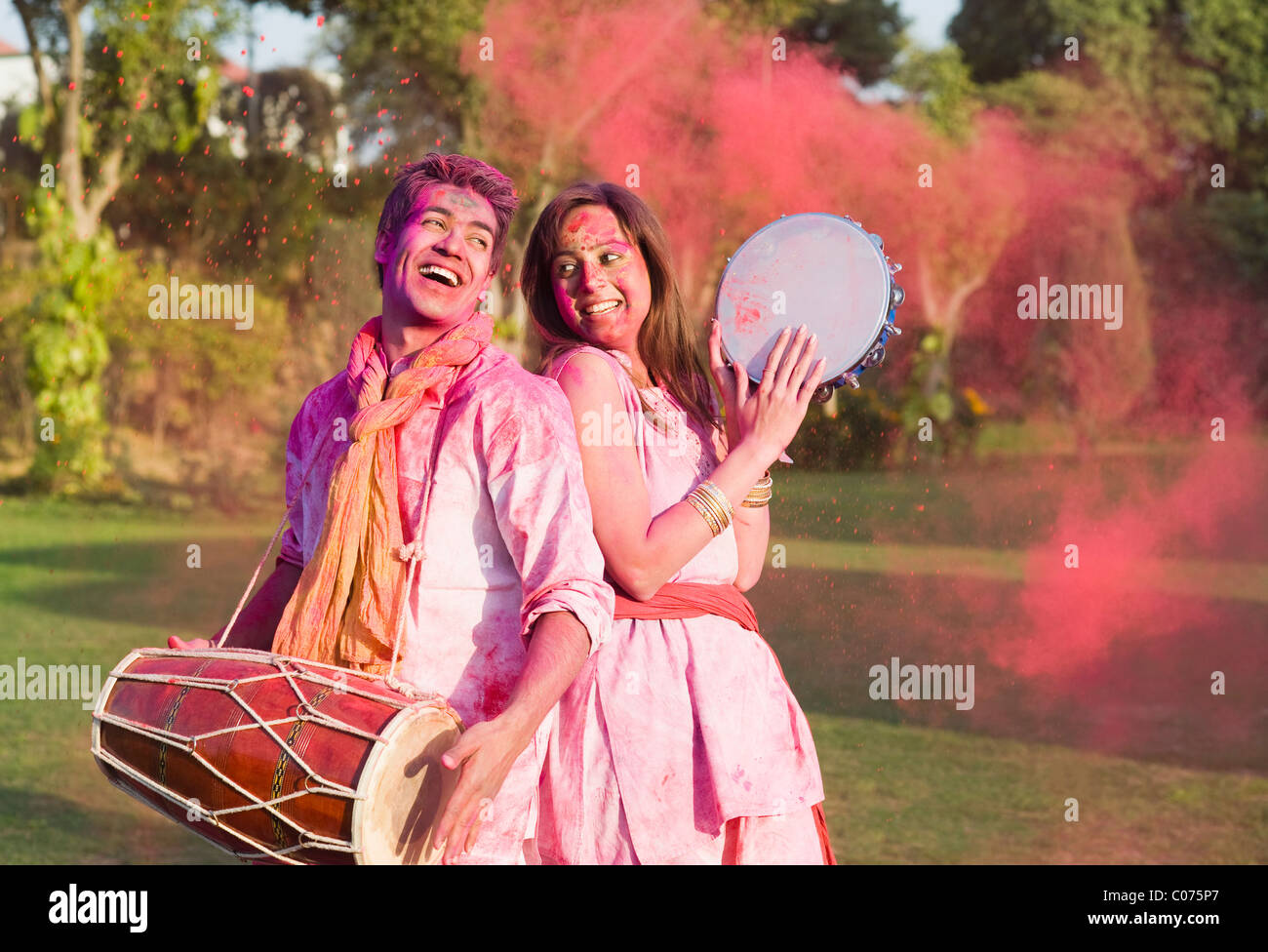 Men celebrating dancing india hi-res stock photography and images - Alamy