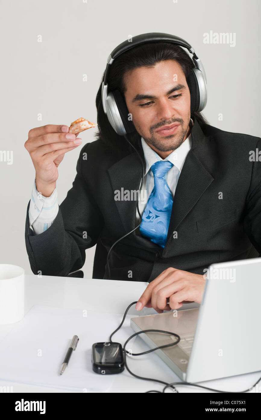 Eating snacks at work desk hi-res stock photography and images - Alamy