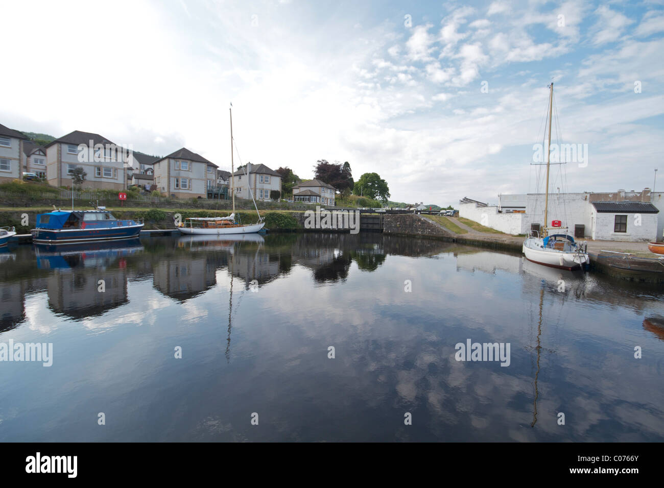 Crinan harbour boats hi-res stock photography and images - Alamy