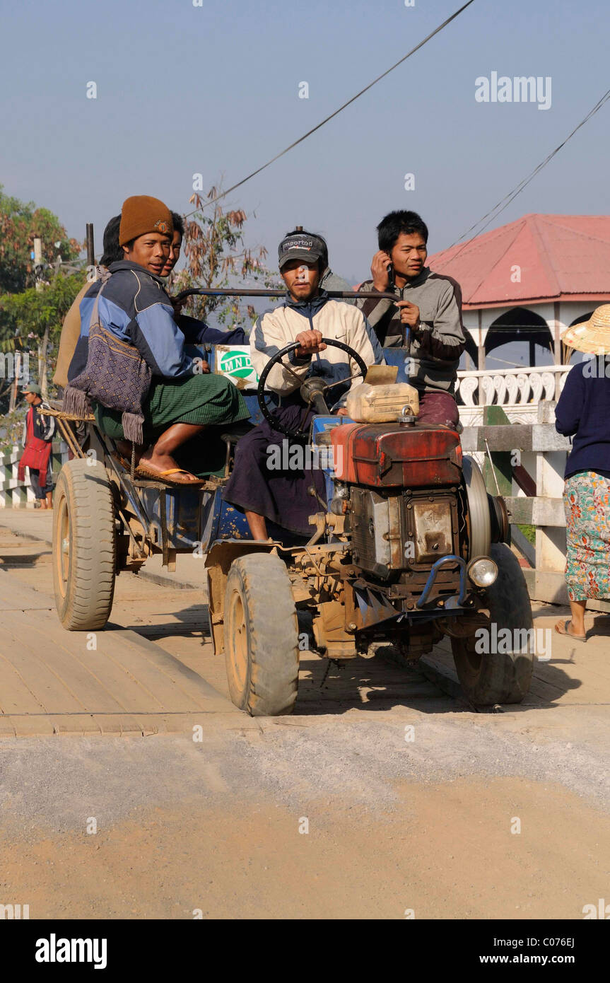 South asia farm farmer machines hi-res stock photography and images - Alamy