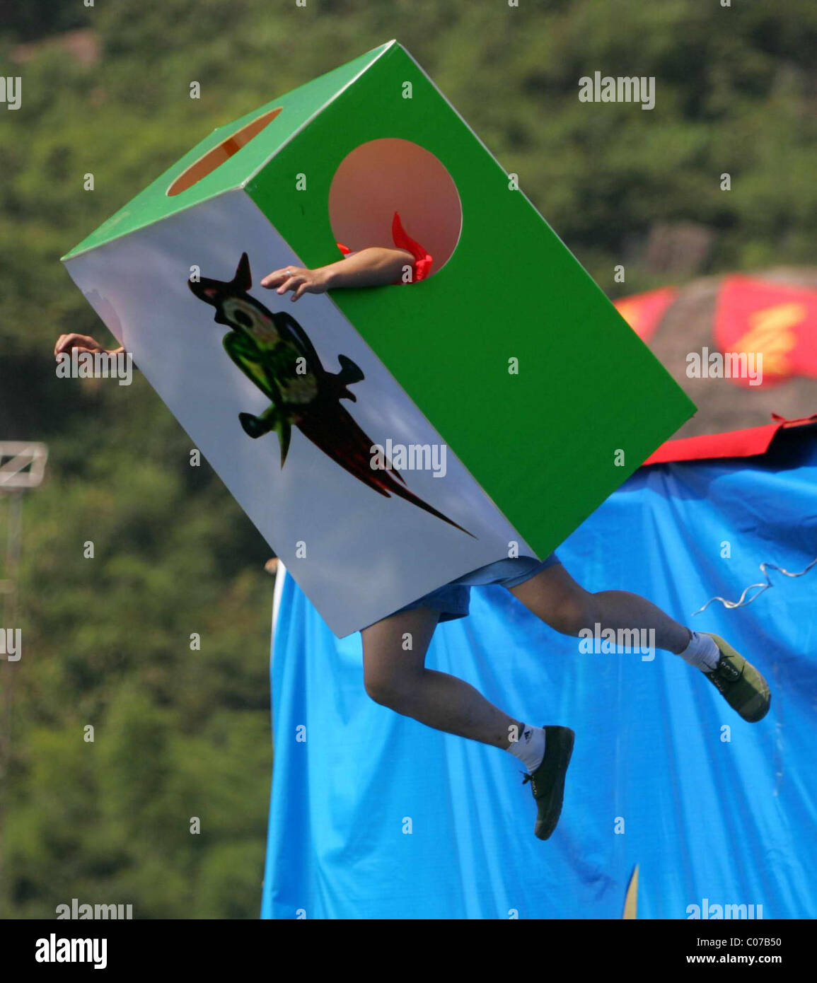 BIRDMAN CONTEST Hundreds turned up to watch this year?s (07) Chinese ...