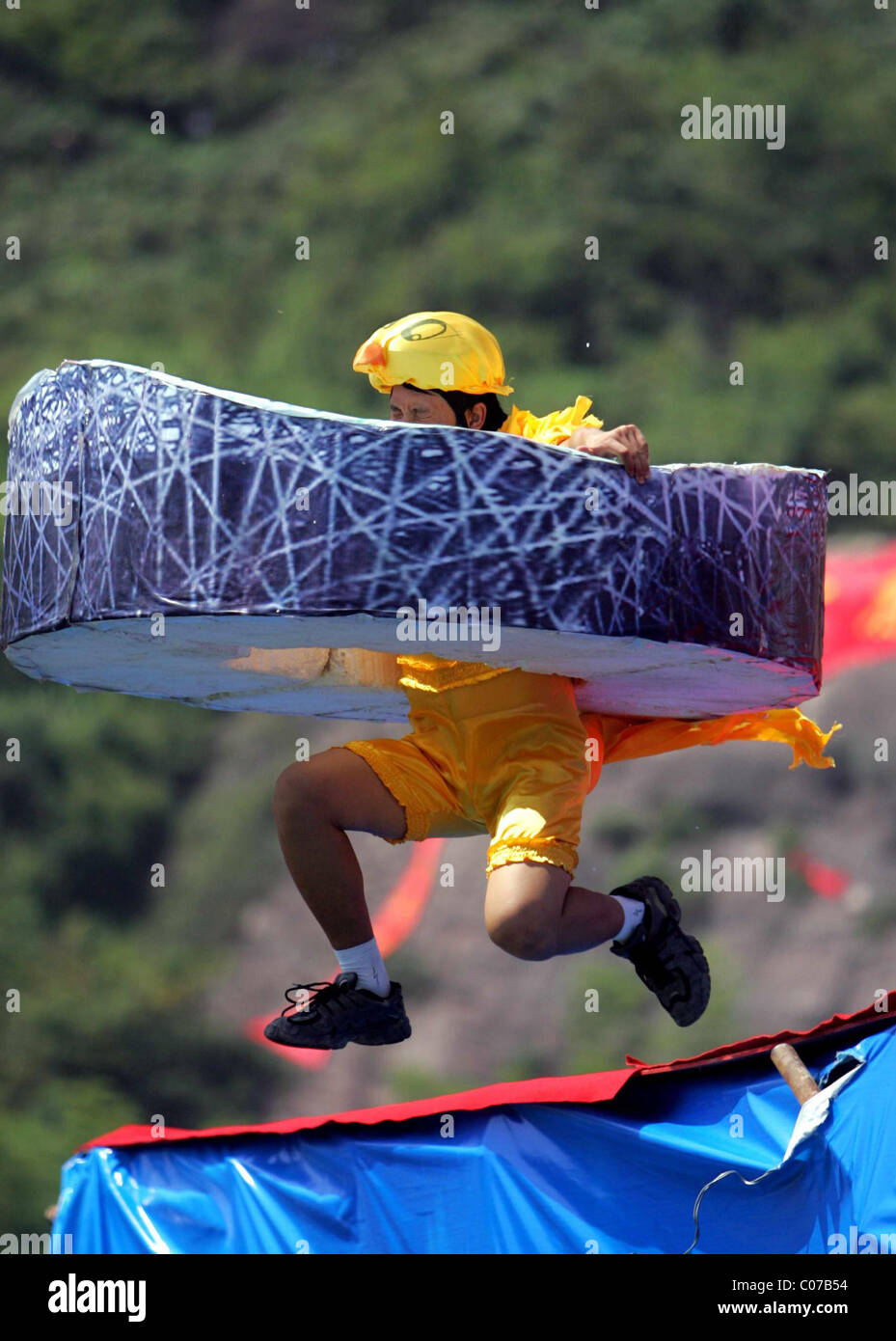 BIRDMAN CONTEST Hundreds turned up to watch this year?s (07) Chinese ...