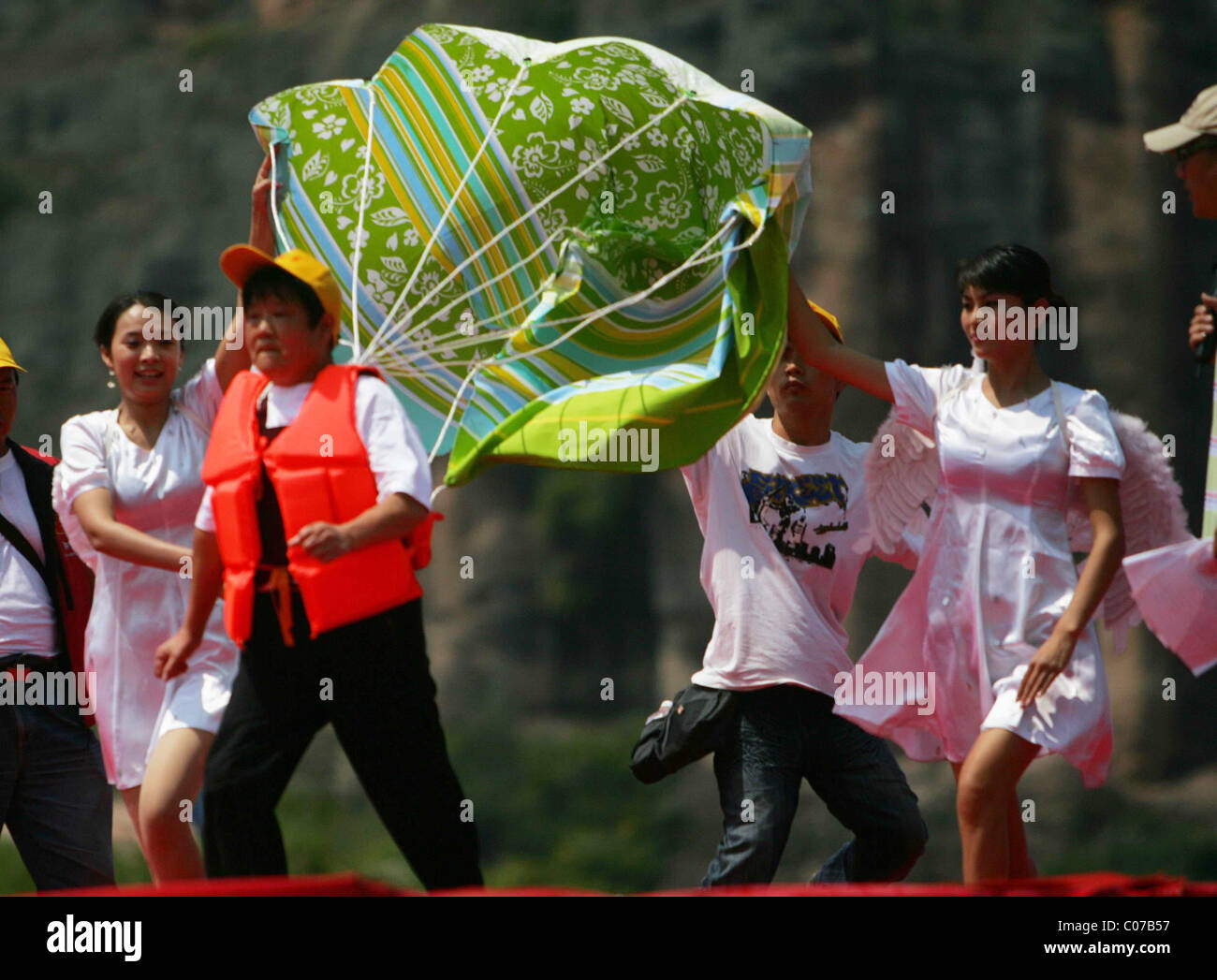 BIRDMAN CONTEST Hundreds turned up to watch this year?s (07) Chinese ...