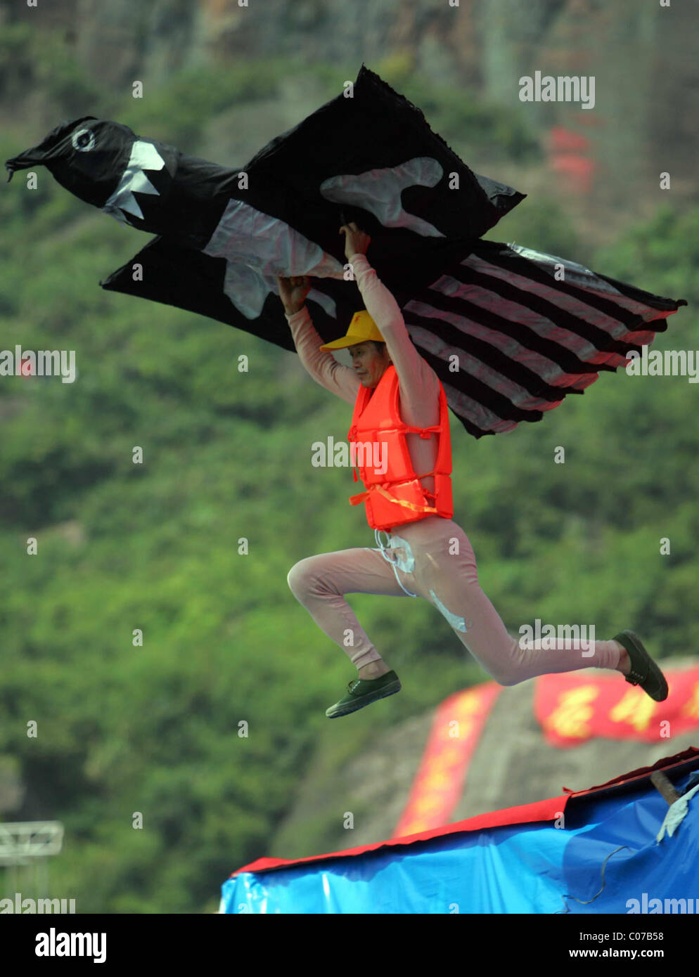 BIRDMAN CONTEST Hundreds turned up to watch this year?s (07) Chinese ...