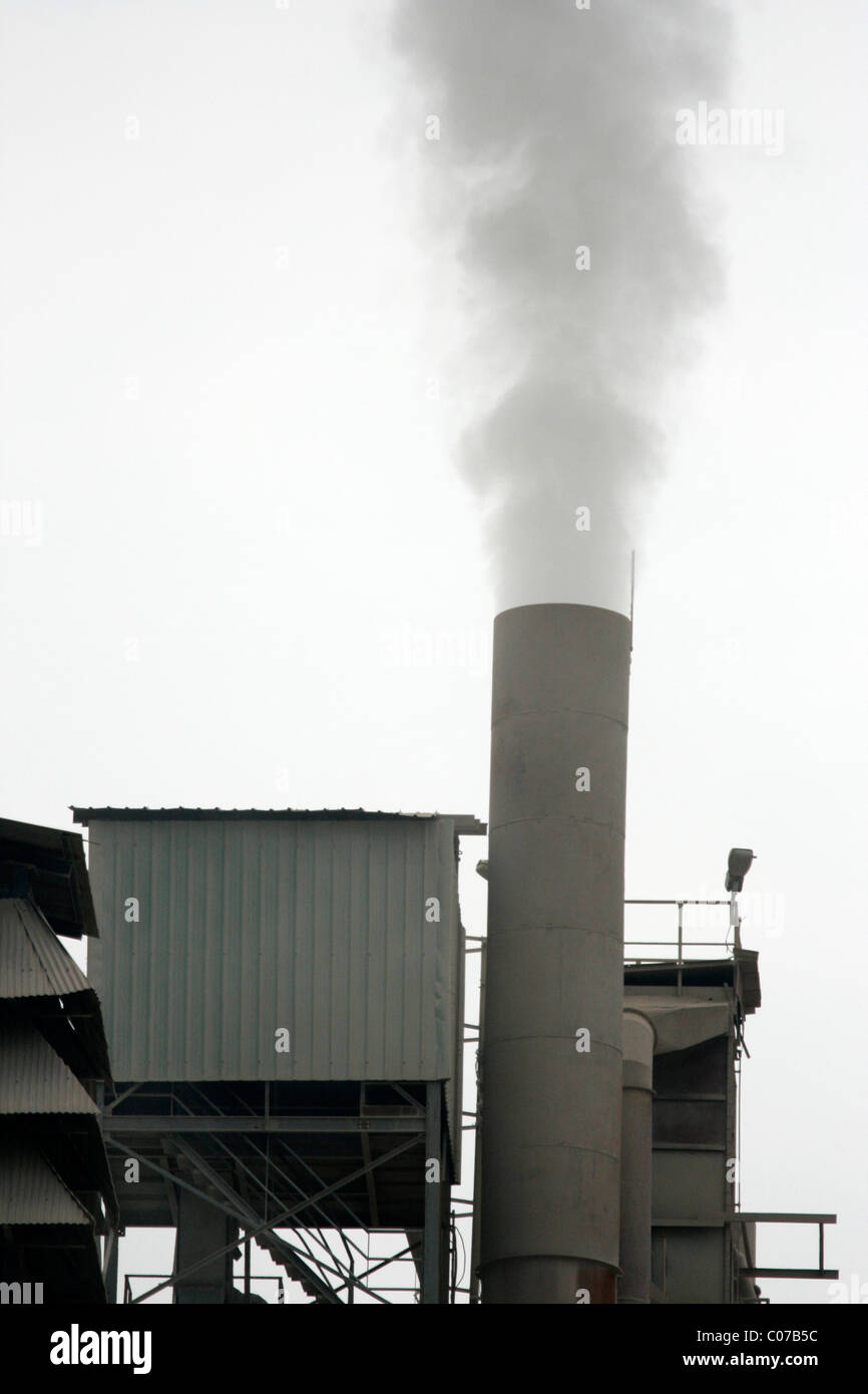 Factory spewing smoke hi-res stock photography and images - Alamy