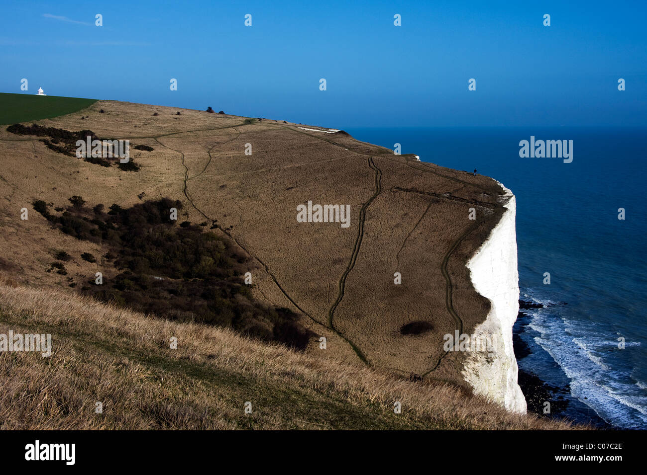 White cliffs of dover blue skies hi-res stock photography and images ...