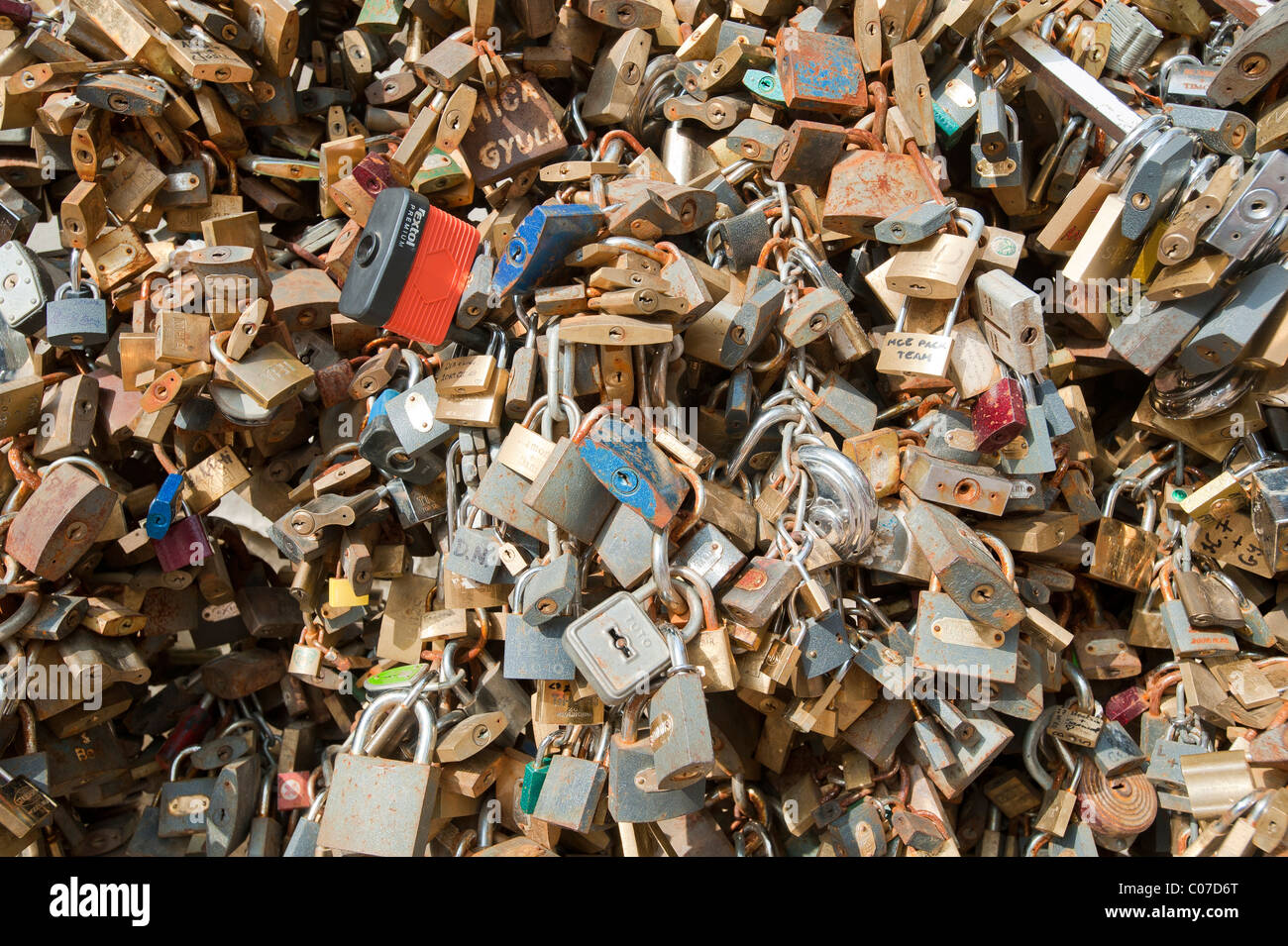 Full locks hi-res stock photography and images - Alamy