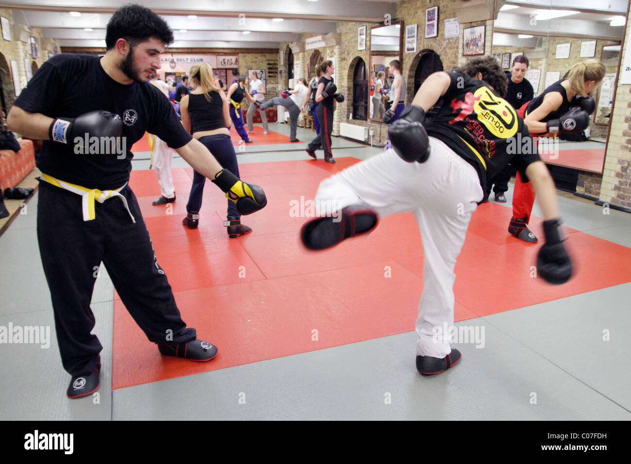 UK. KICKBOXING ACADEMY CLASS IN LONDON FOR YOUNG MEN AND WOMEN Stock ...
