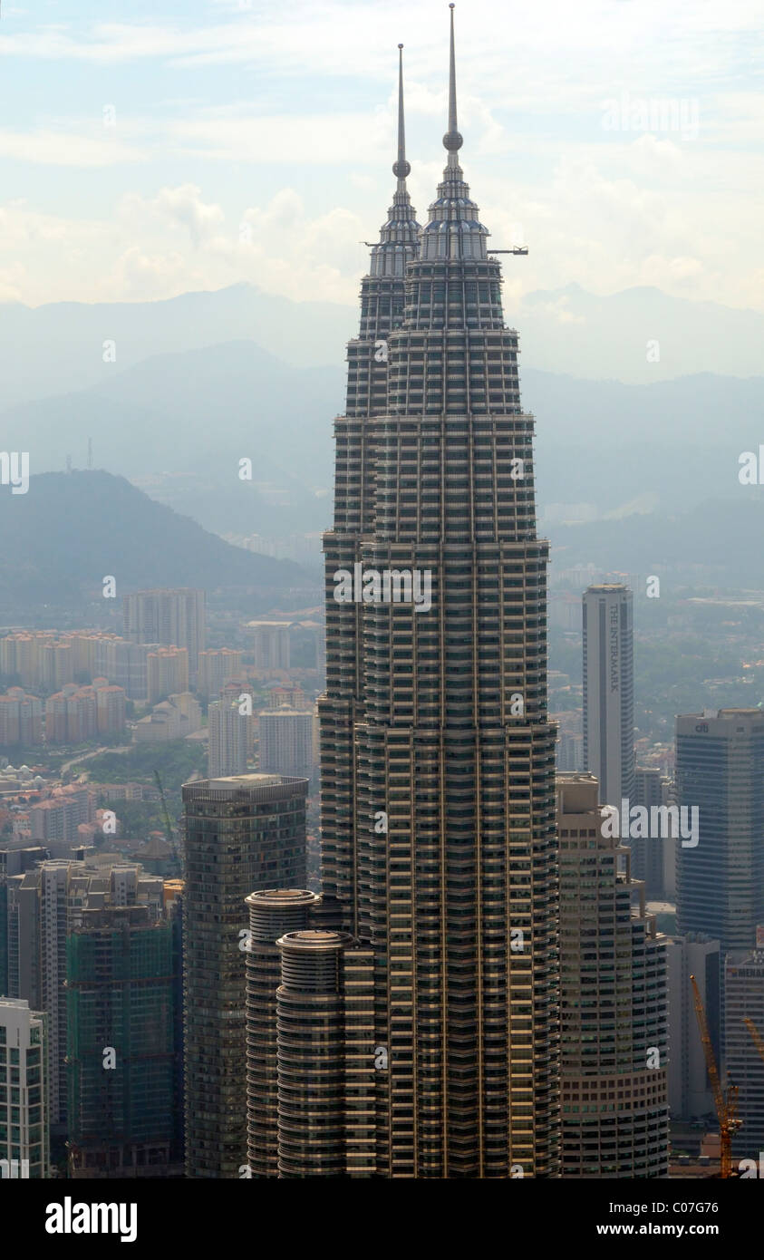 Petronas Twin Towers and Kuala Lumpur KL city skyline malaysia Stock Photo - Alamy