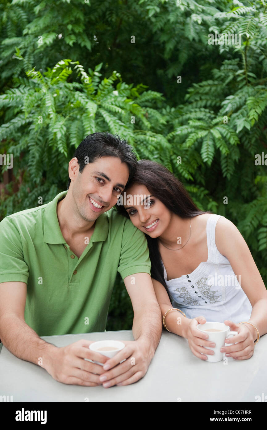 India couple drinking tea hi-res stock photography and images - Alamy