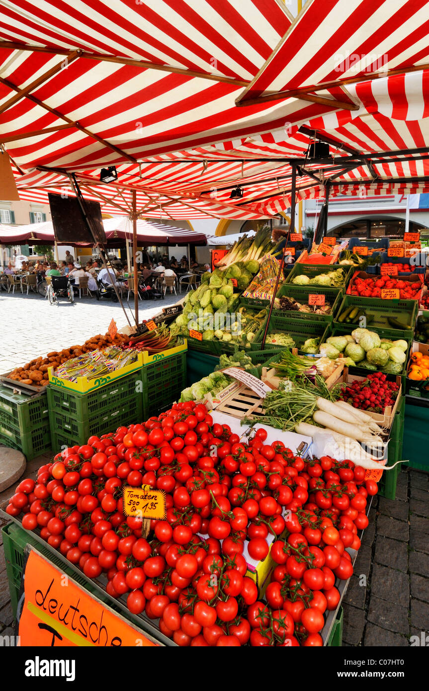 Outdoor fruit and vegetable stand hi-res stock photography and images ...