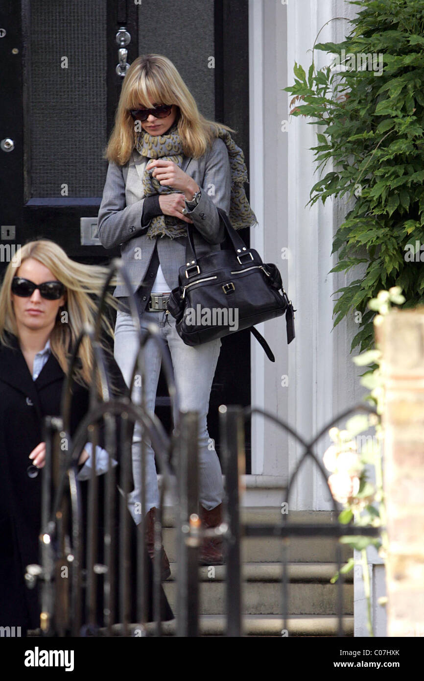 Kate moss looking gaunt dishevelled hi-res stock photography and images ...