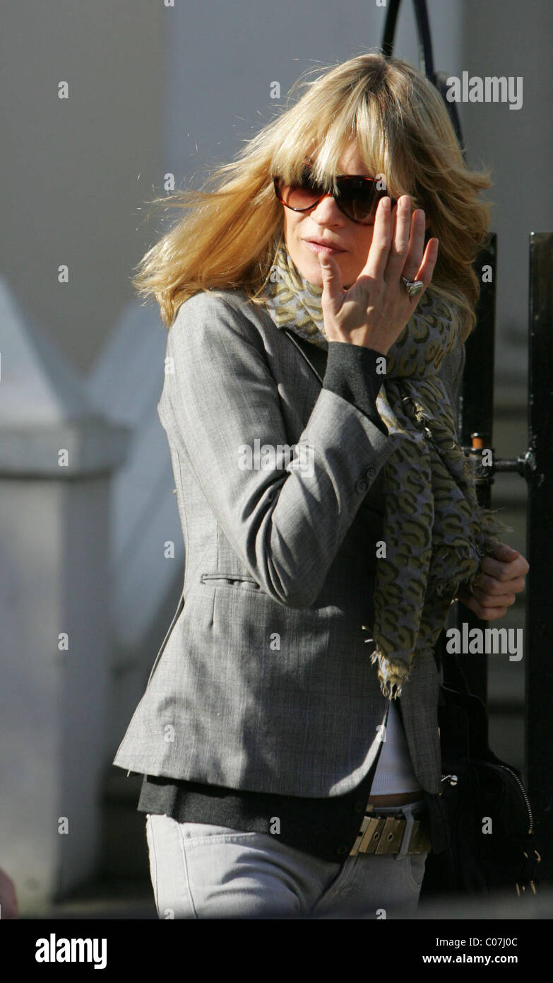 Kate moss looking gaunt dishevelled hi-res stock photography and images ...