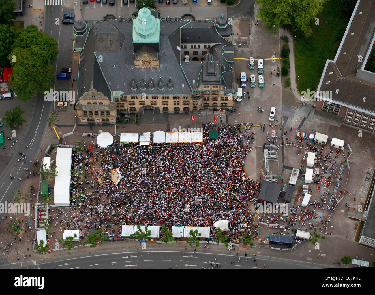 Rathausvorplatz hi-res stock photography and images - Alamy