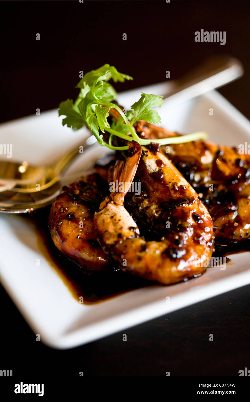 Sautéed prawns with pepper in a sweet dark soya sauce Stock Photo - Alamy