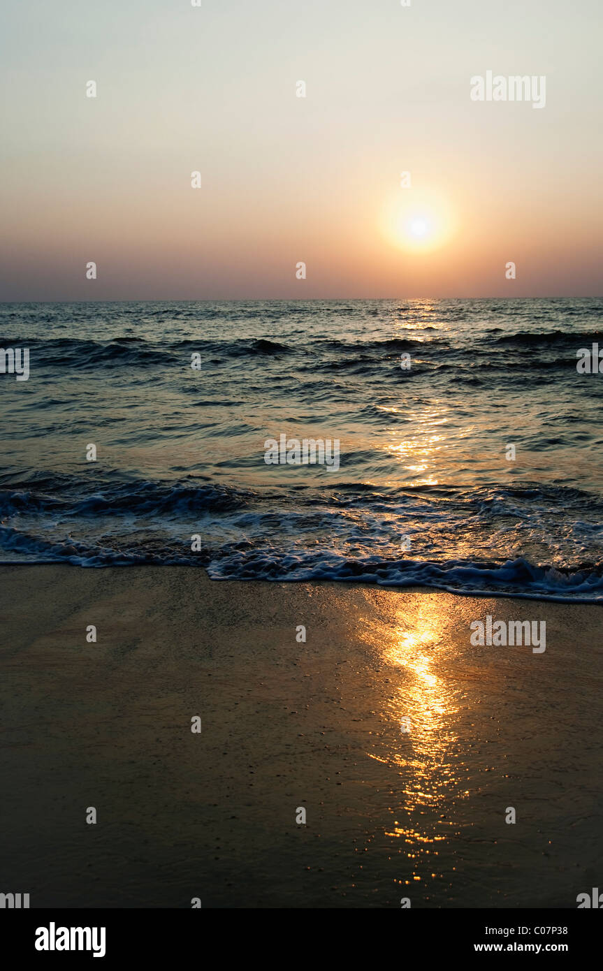 Beach sunset hi-res stock photography and images - Alamy