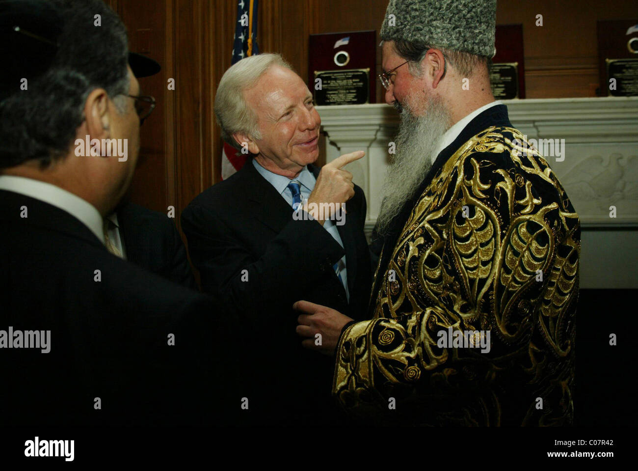 Senator Joe Lieberman and Chief Rabbi Yitzchak Yehoshua Bukharian ...