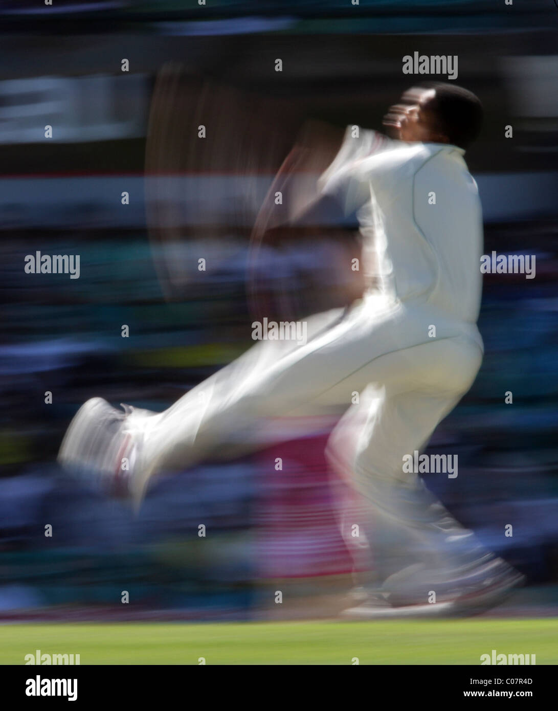South African bowler Makhaya Ntini in action during day two of the ...