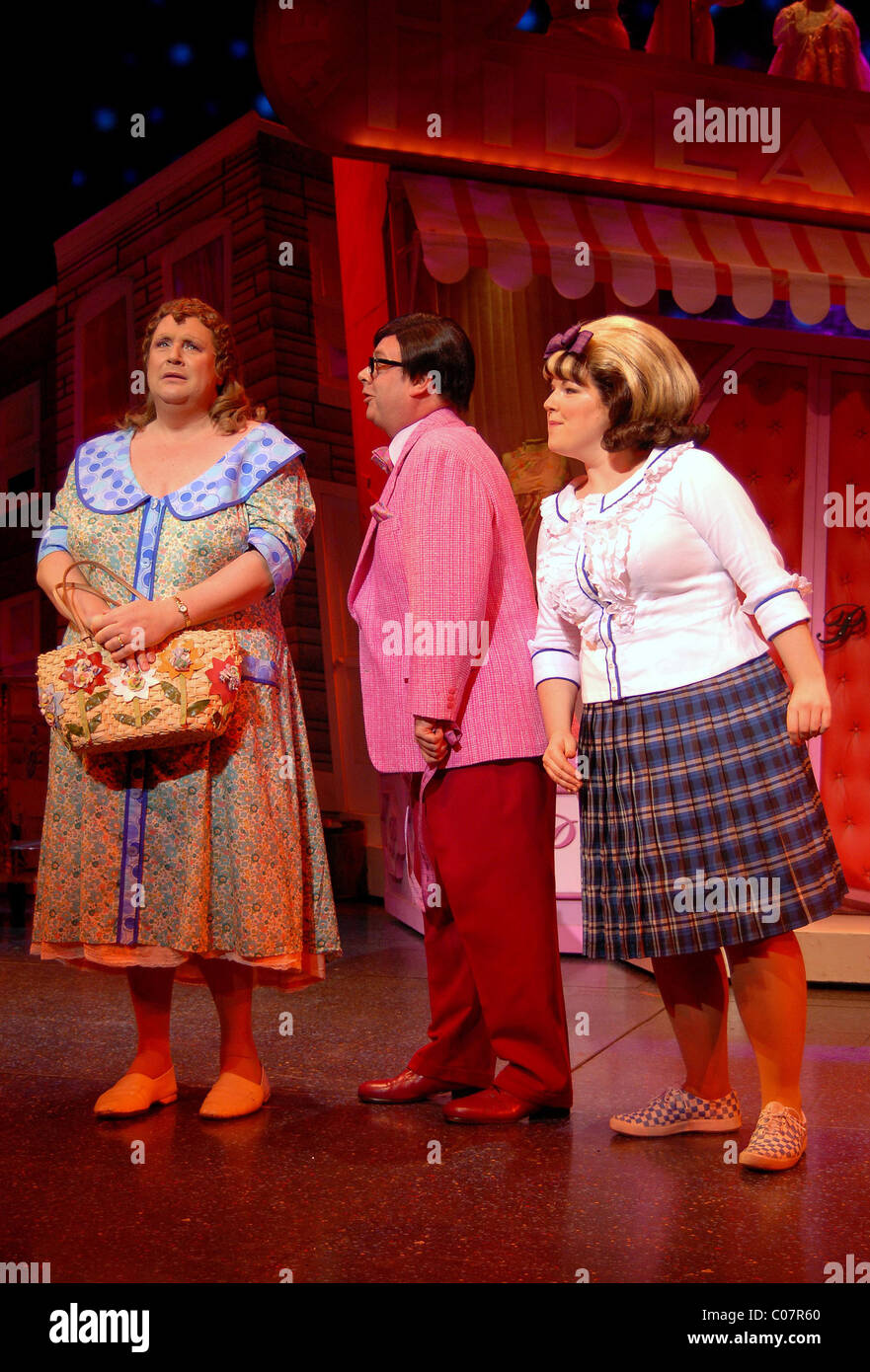 Leanne Jones and Michael Ball Hairspray - photocall at Shaftesbury ...