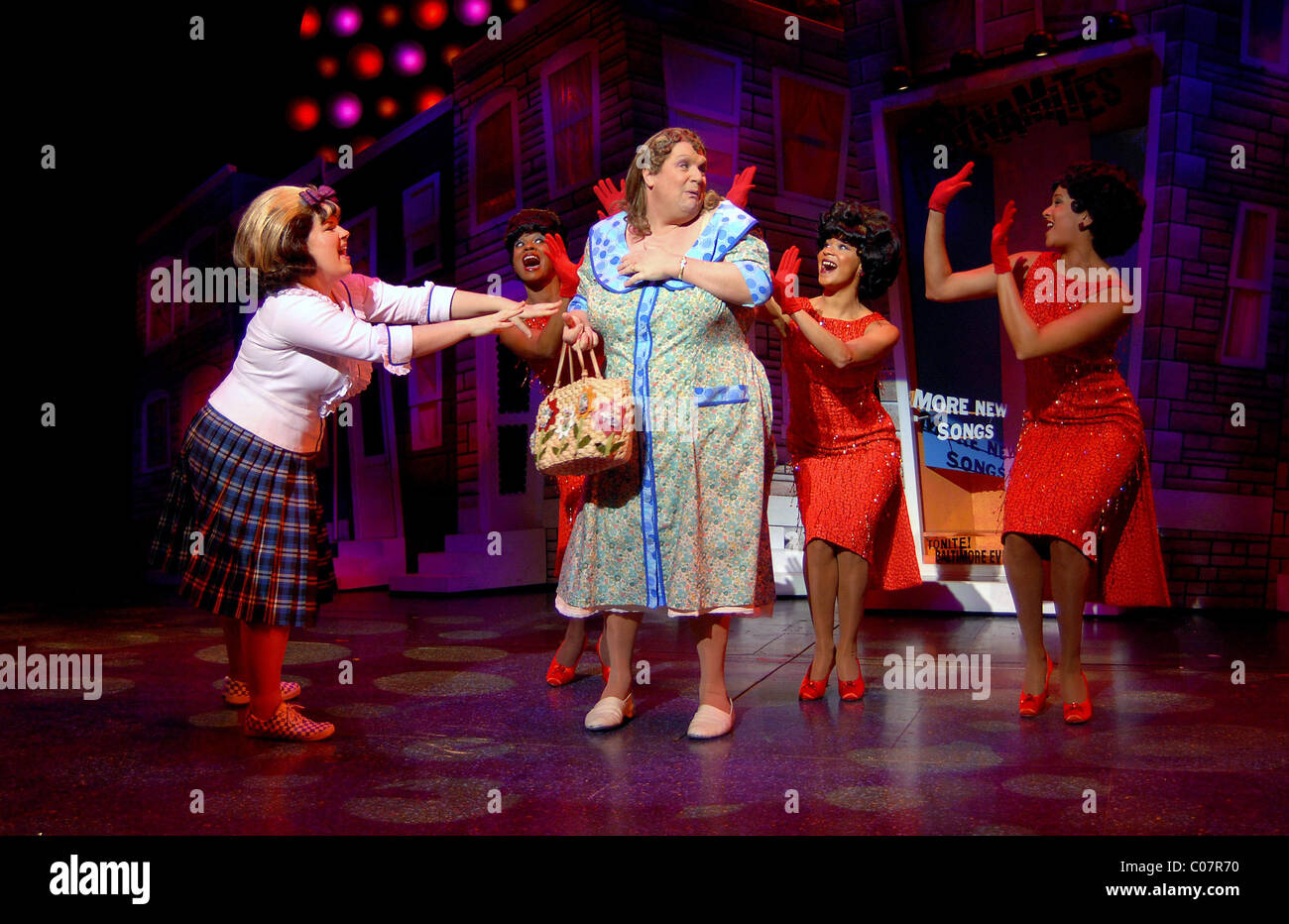 Leanne Jones and Michael Ball Hairspray - photocall at Shaftesbury ...