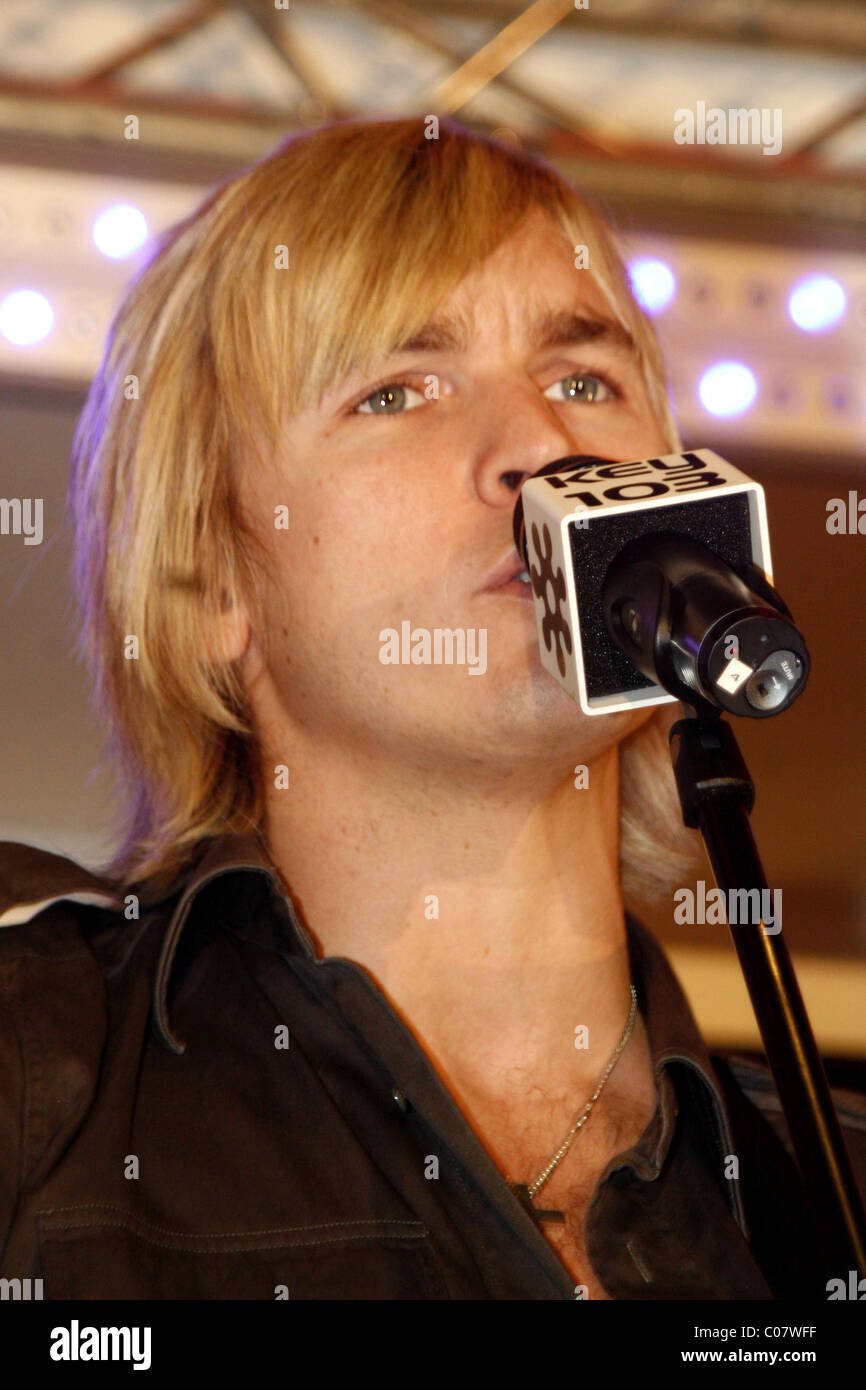 Carl Pemberton Journey South performing on the Orient stage at the ...