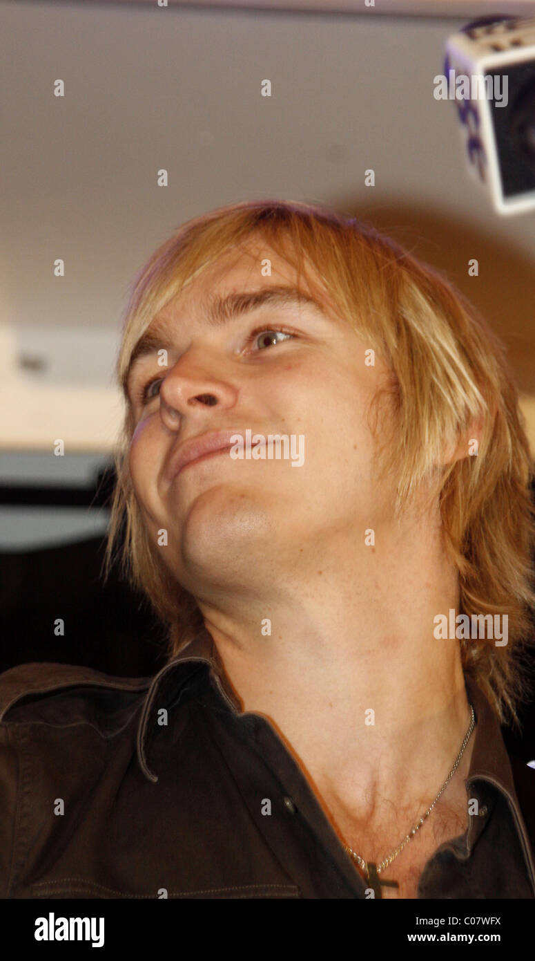 Carl Pemberton Journey South performing on the Orient stage at the ...