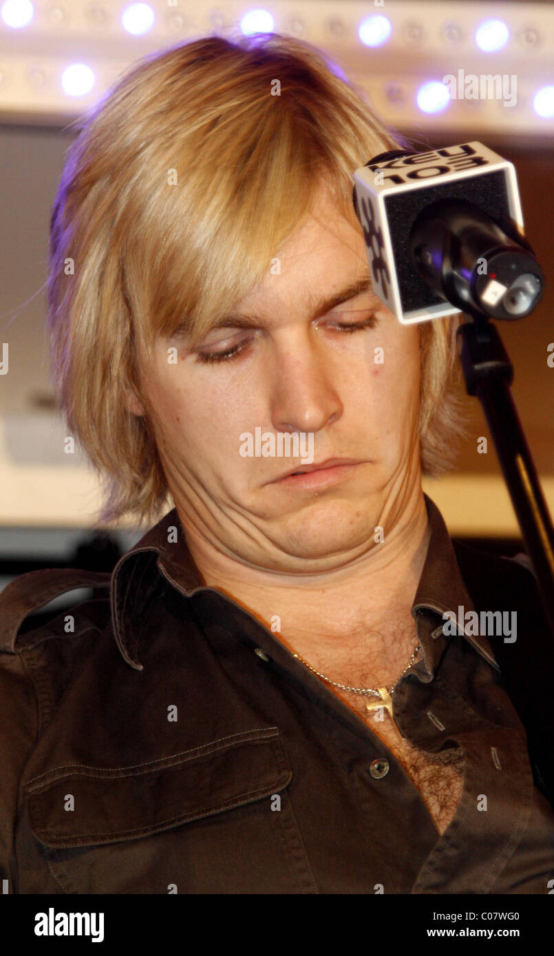 Carl Pemberton Journey South performing on the Orient stage at the ...