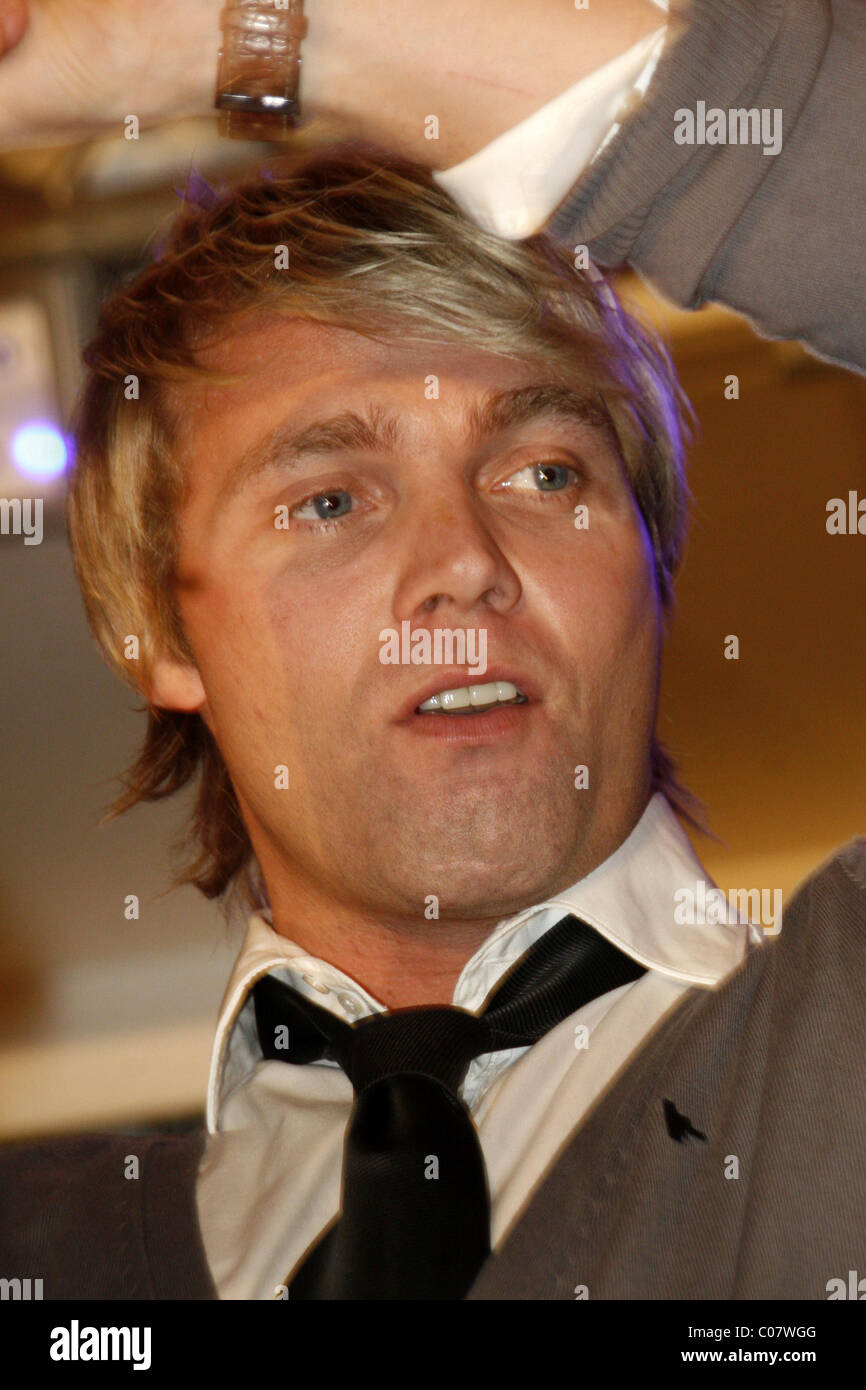 Andrew Pemberton Journey South performing on the Orient stage at the ...