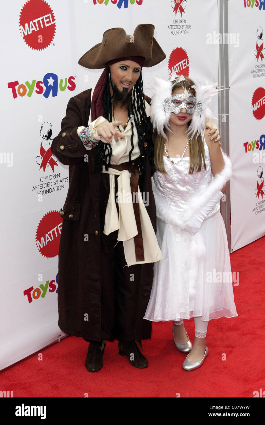 Marlee Matlin and Doughter Sarah Rose The 14th annual Dream Halloween ...