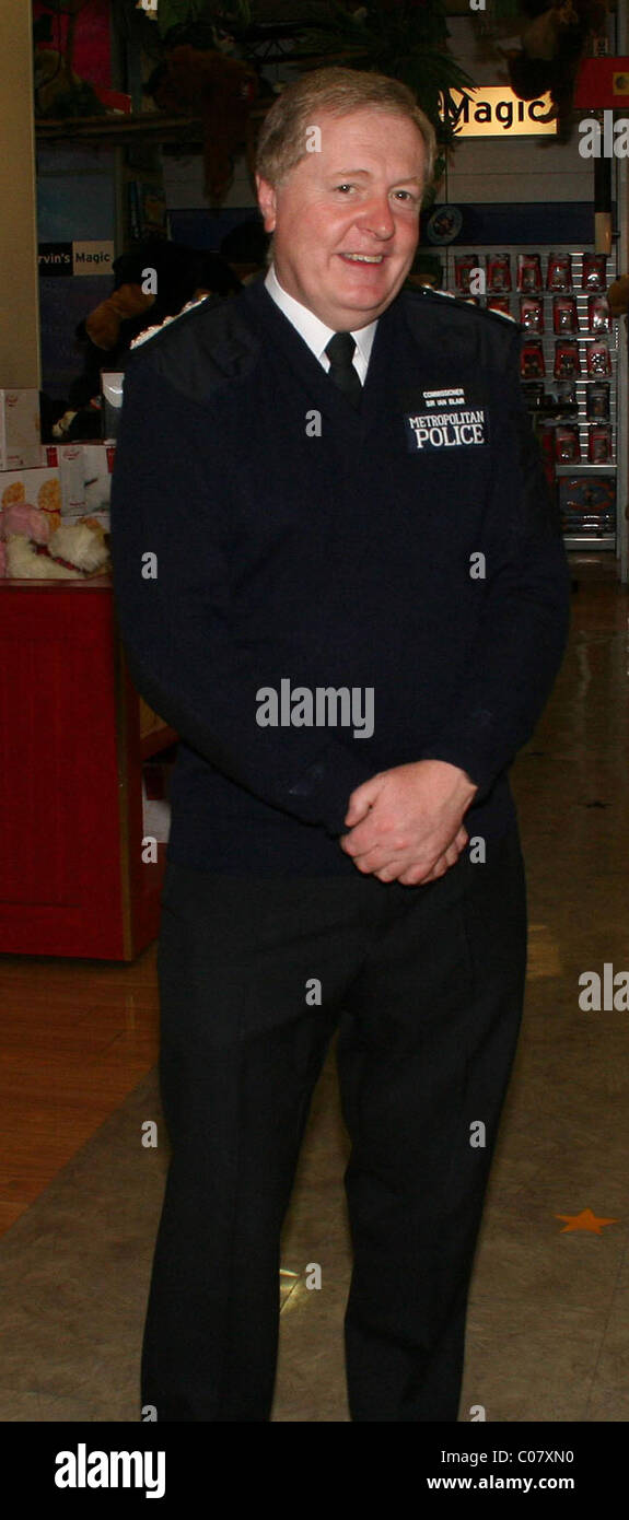 Bobby Bear Launch at Hamleys in aid of children who are victims of ...