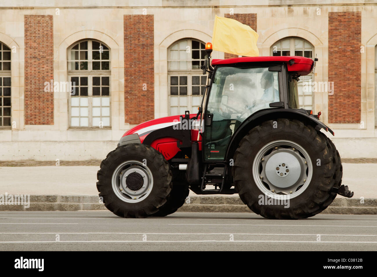 Tractor building hi-res stock photography and images - Alamy