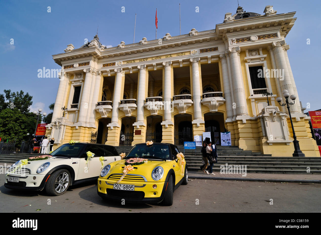 Opera house with wedding car, colonial building, landmark of Hanoi ...