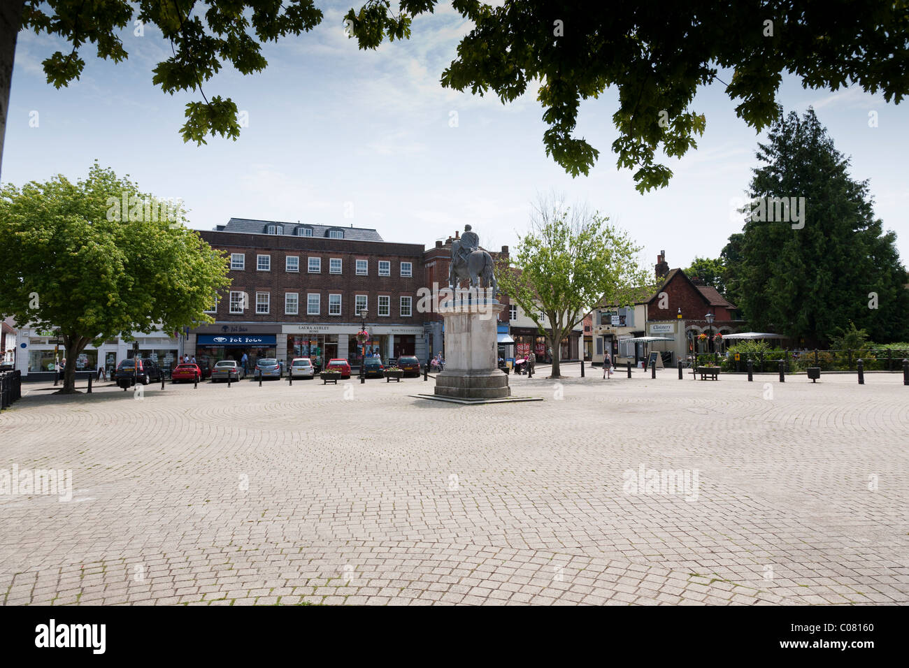 The town square of Petersfield with the statue of William III in the ...