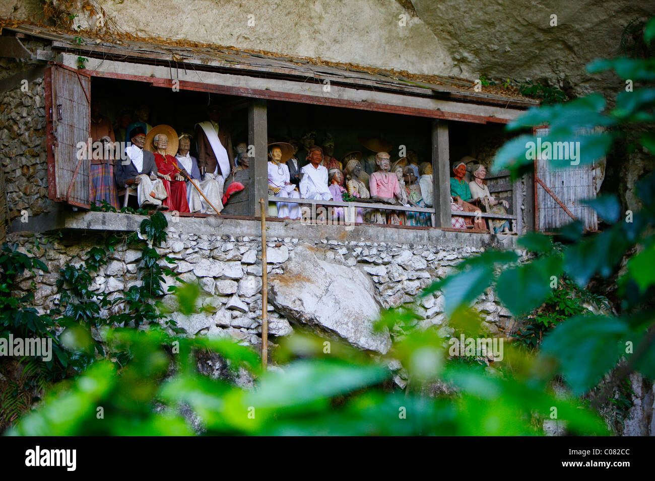 Figures in a rock tomb, Londa, Toraja culture, Sulawesi, Indonesia ...