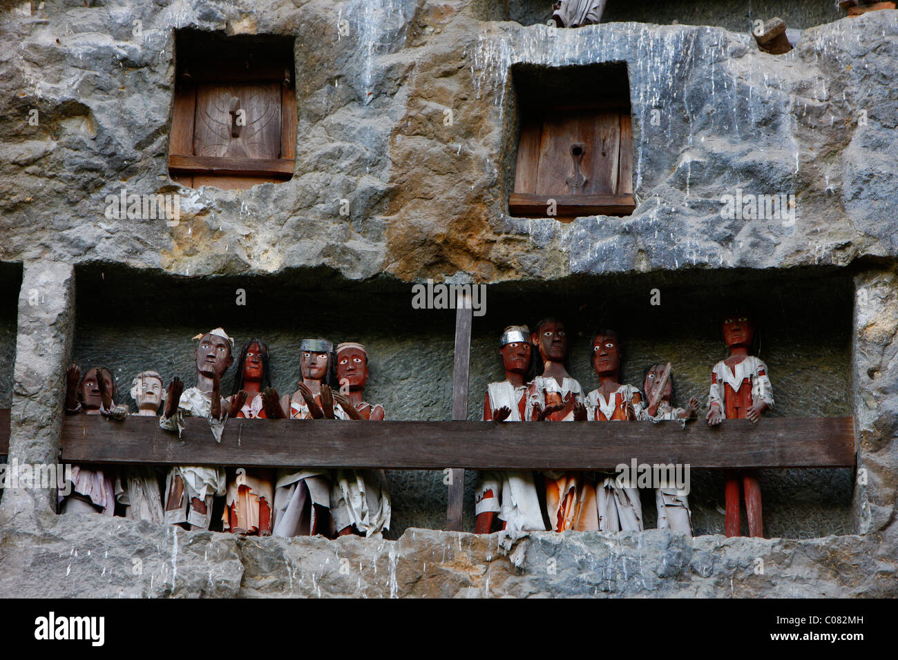 Rock tombs with figures, ancestral gallery, Lemo, Toraja culture ...