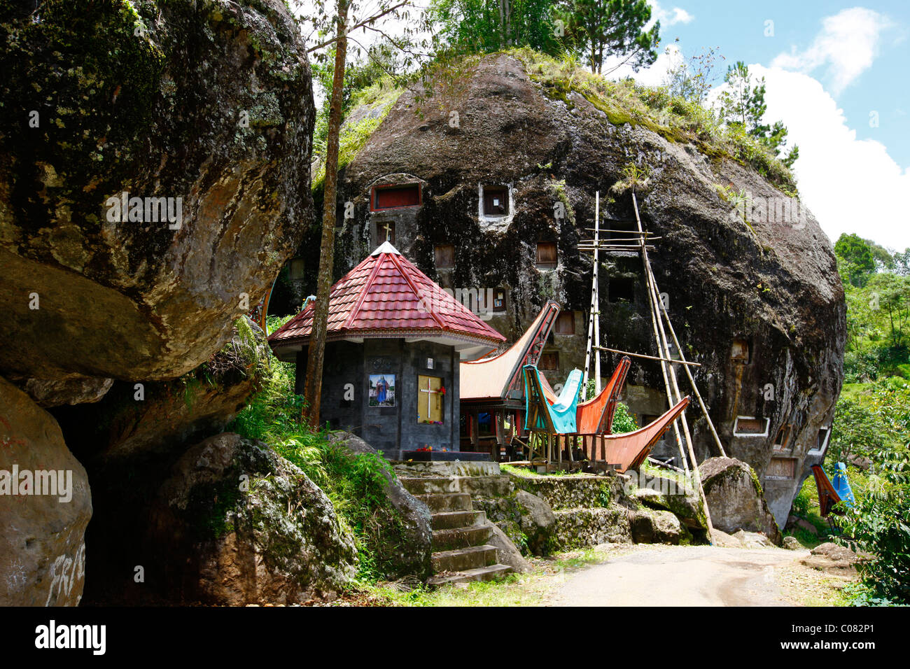 Rock tomb, Lokomata, Toraja culture, Sulawesi, Indonesia, Asia Stock ...