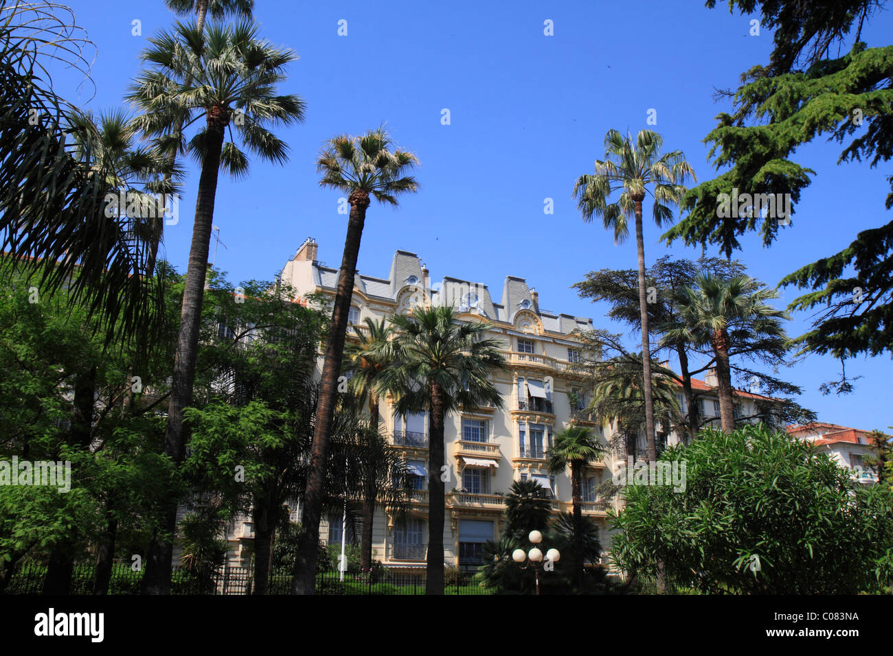 Luxury residence, france hi-res stock photography and images - Alamy