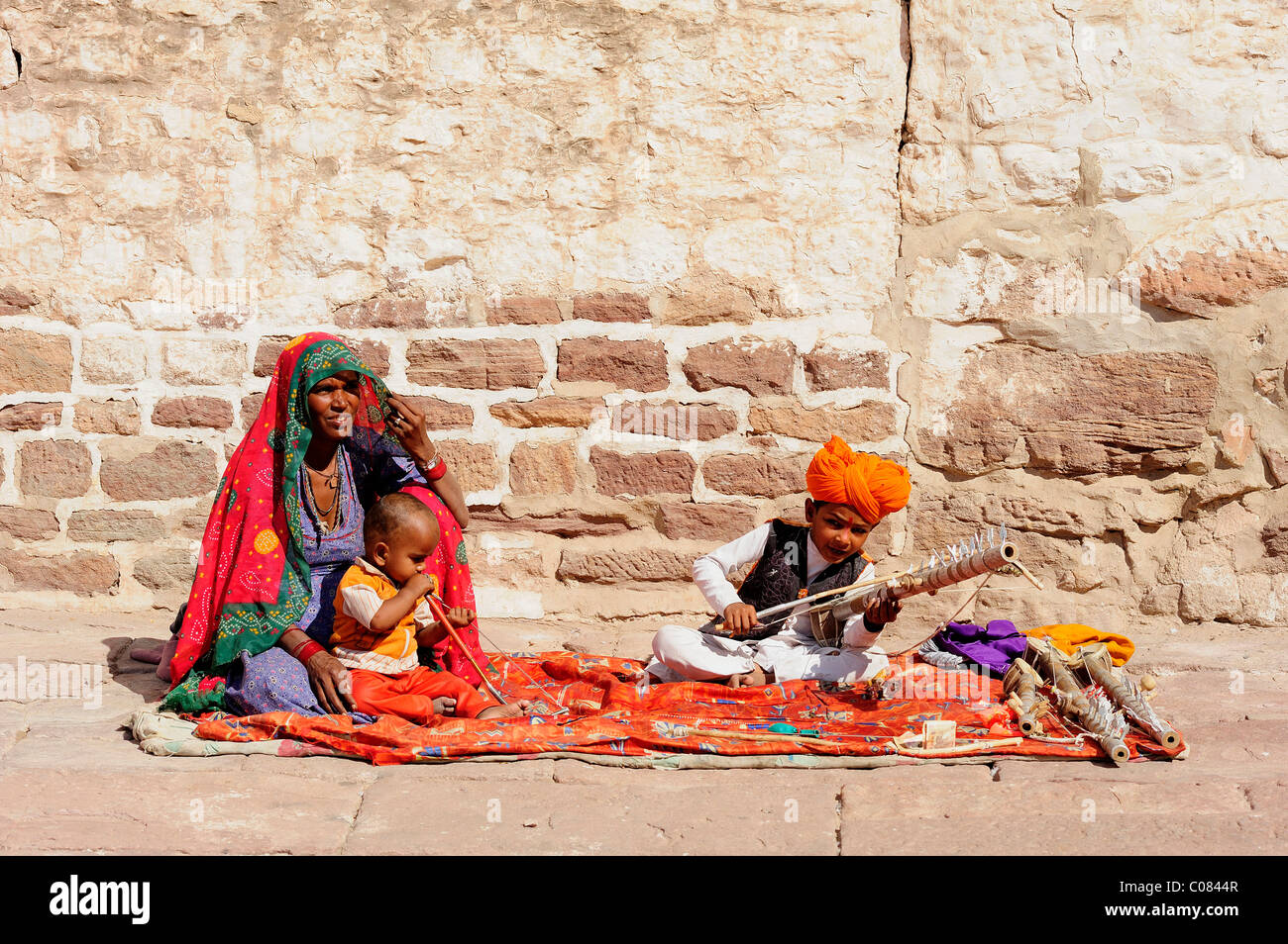 Poor mother and children hi-res stock photography and images - Alamy